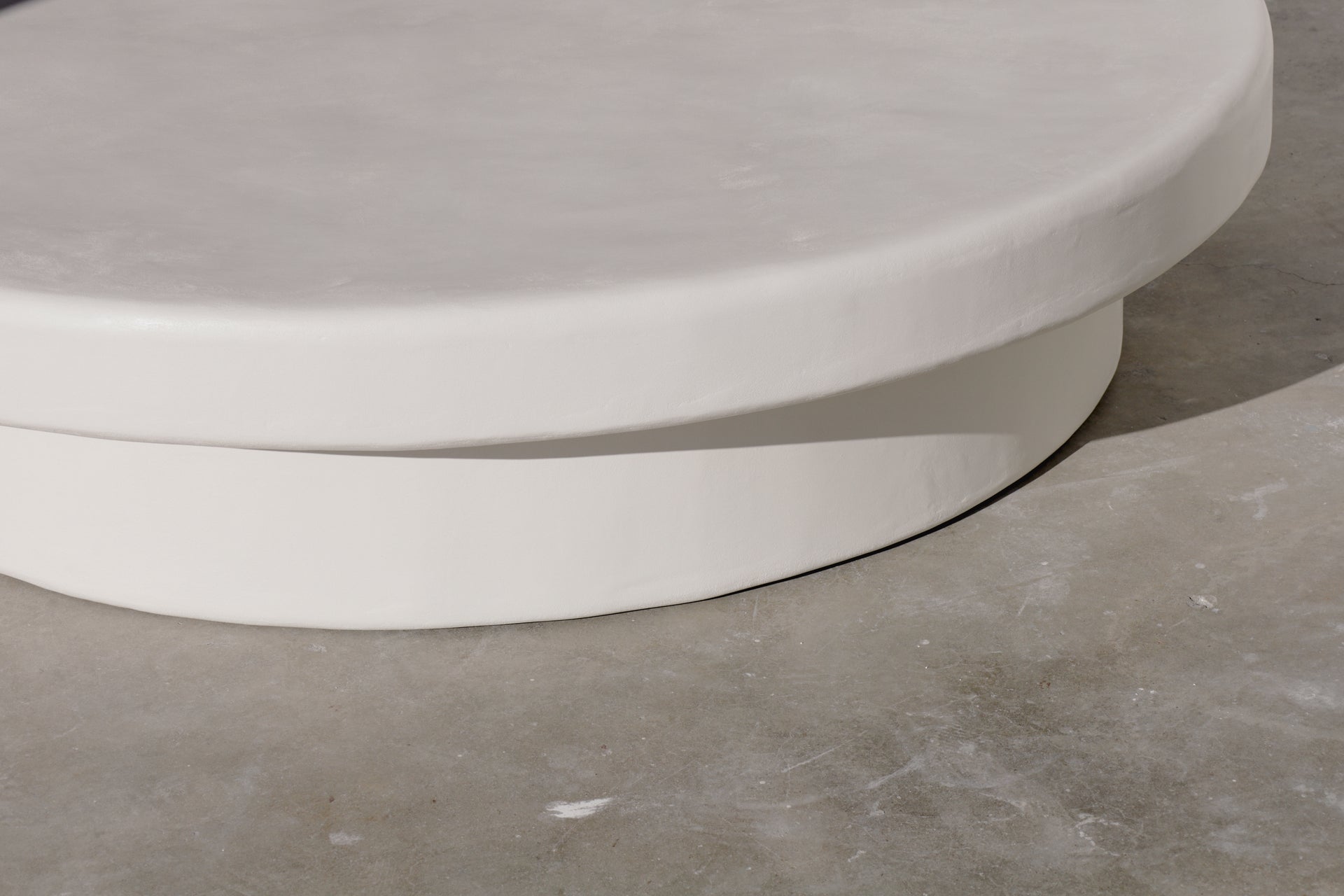Georgia Handmade Round Plaster Coffee Table – öken house studios